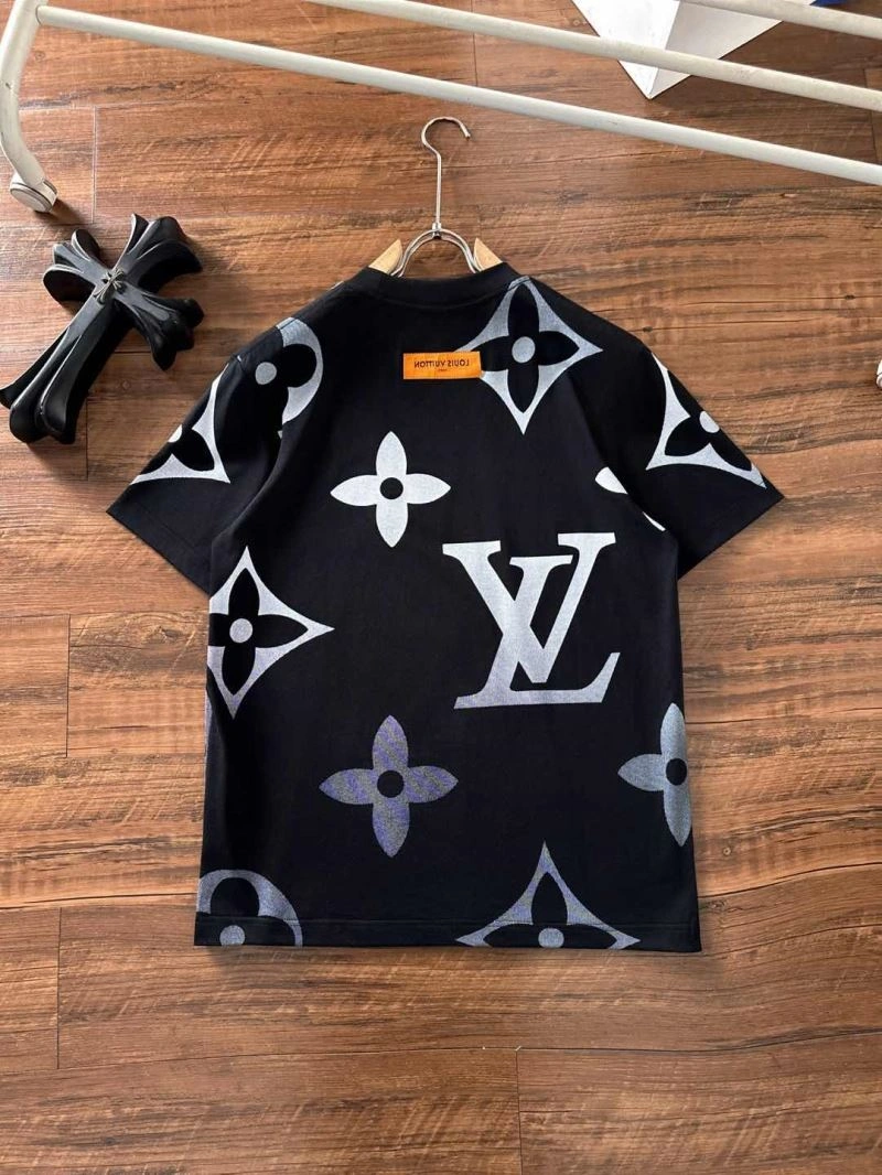 Accurate model Louis Vuitton T-Shirts
