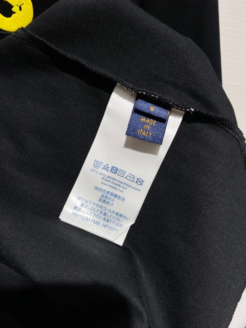 Accurate model Louis Vuitton T-Shirts