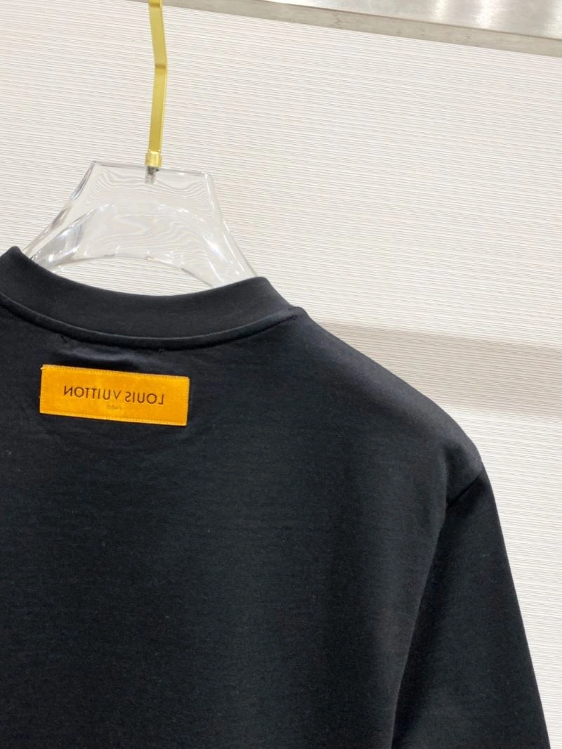 Accurate model Louis Vuitton T-Shirts