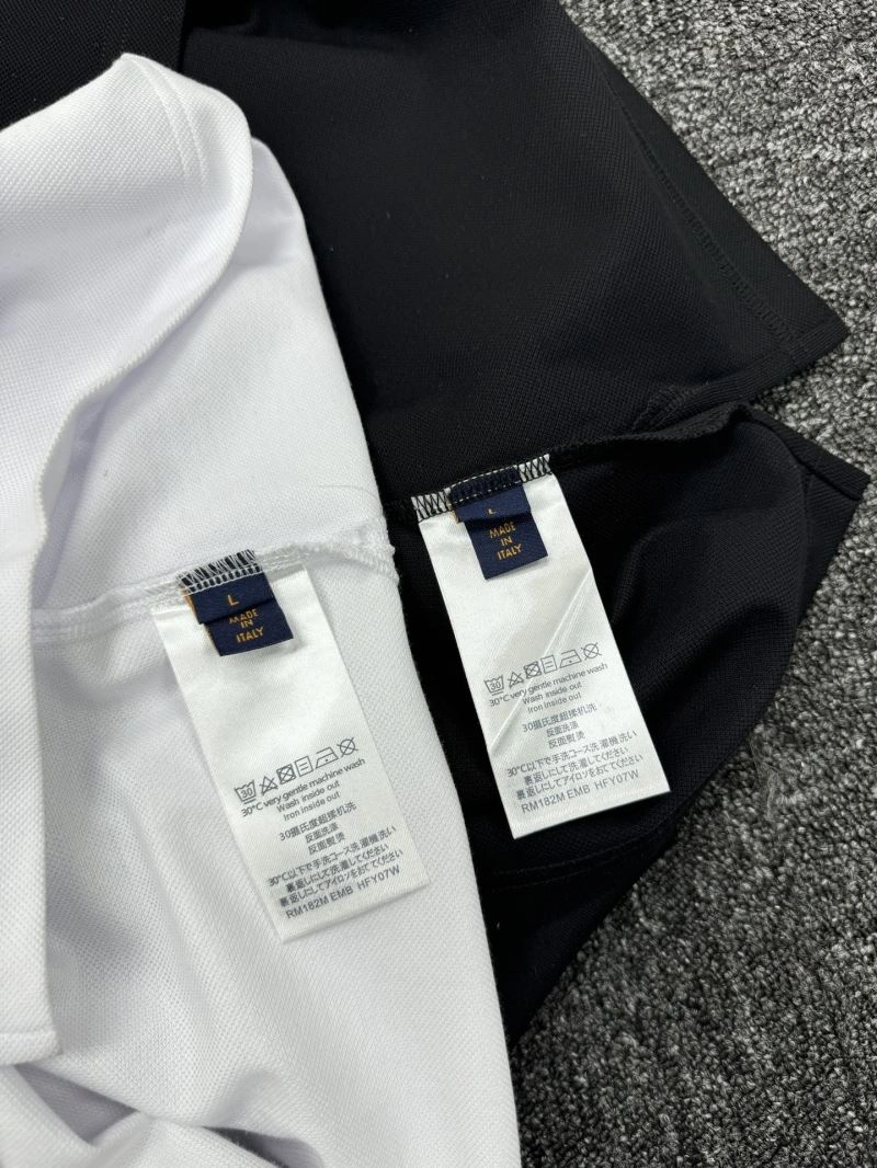 Accurate model Louis Vuitton T-Shirts