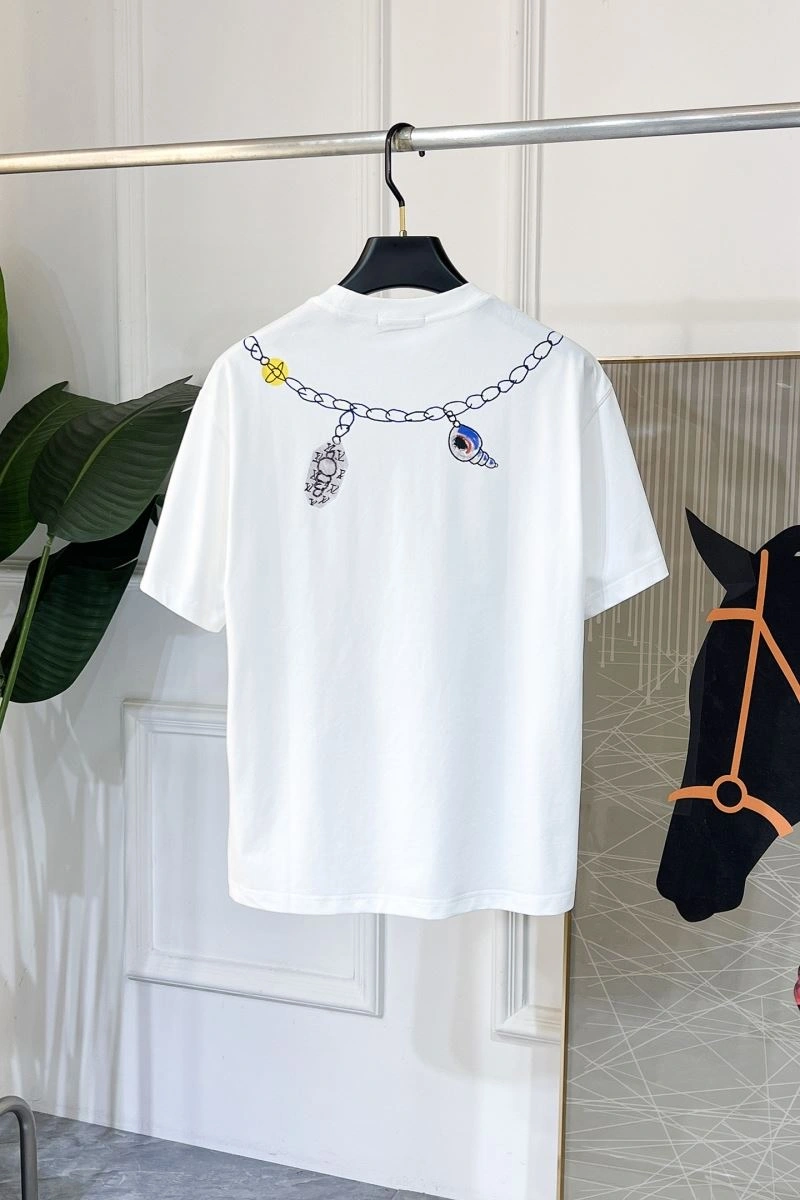 Indistinguishable Louis Vuitton T-Shirts