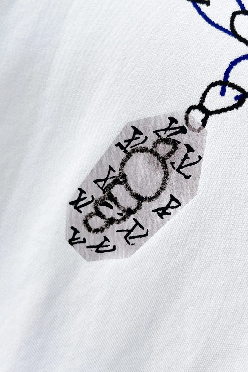 Indistinguishable Louis Vuitton T-Shirts