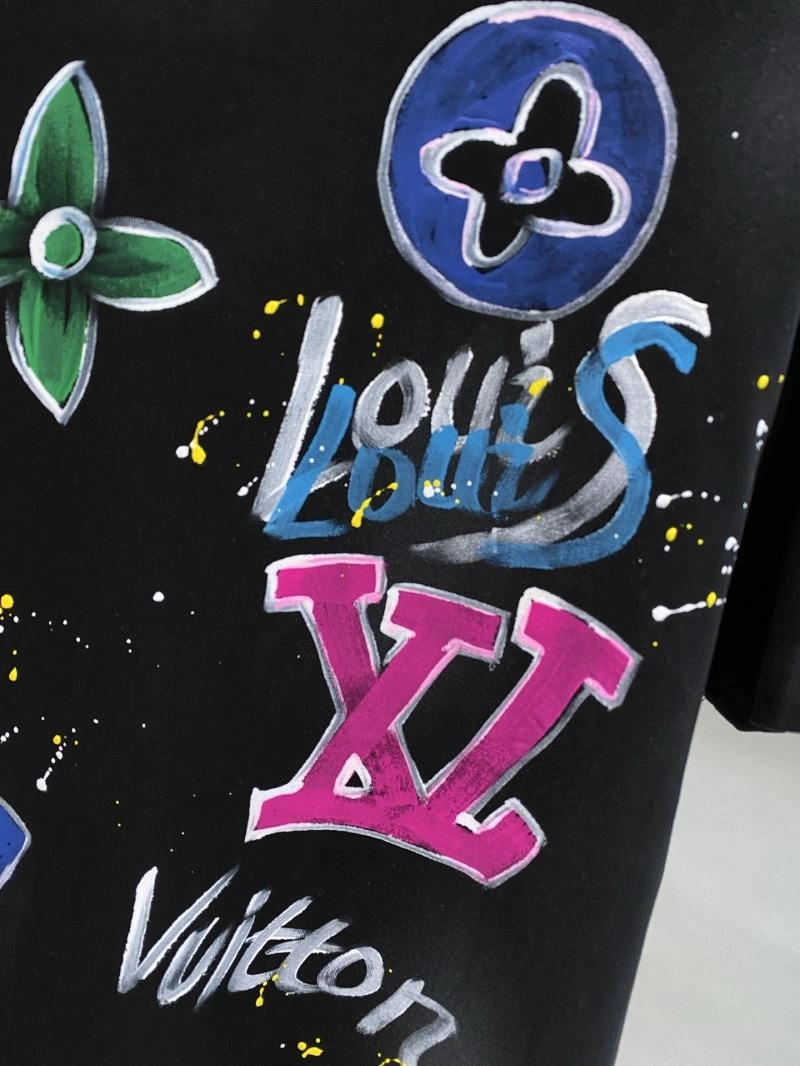 Indistinguishable Louis Vuitton T-Shirts