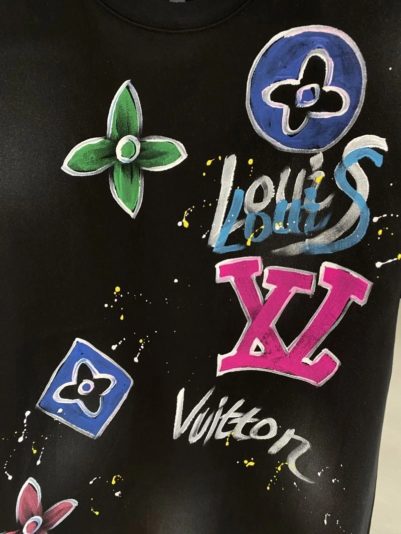 Indistinguishable Louis Vuitton T-Shirts