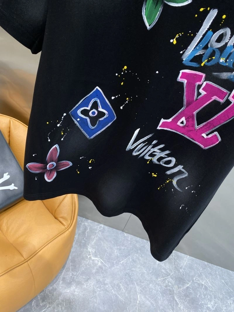 Indistinguishable Louis Vuitton T-Shirts
