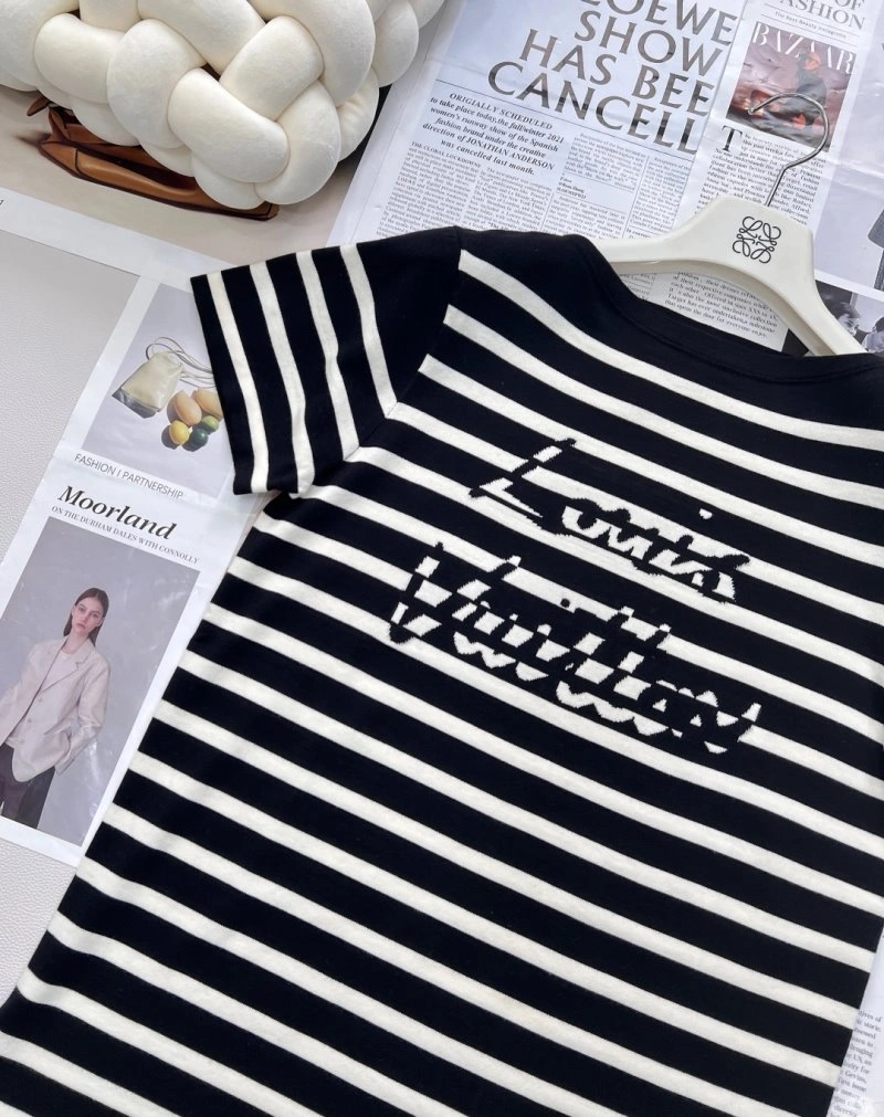 Accurate model Louis Vuitton T-Shirts