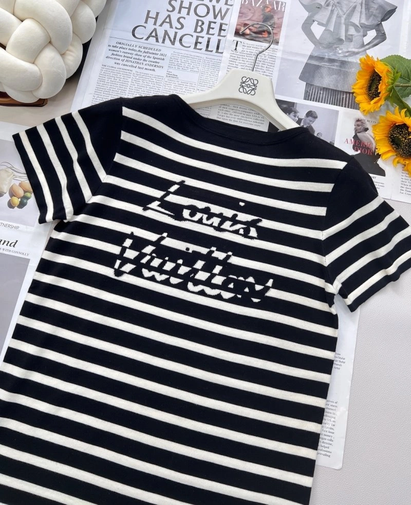 Accurate model Louis Vuitton T-Shirts