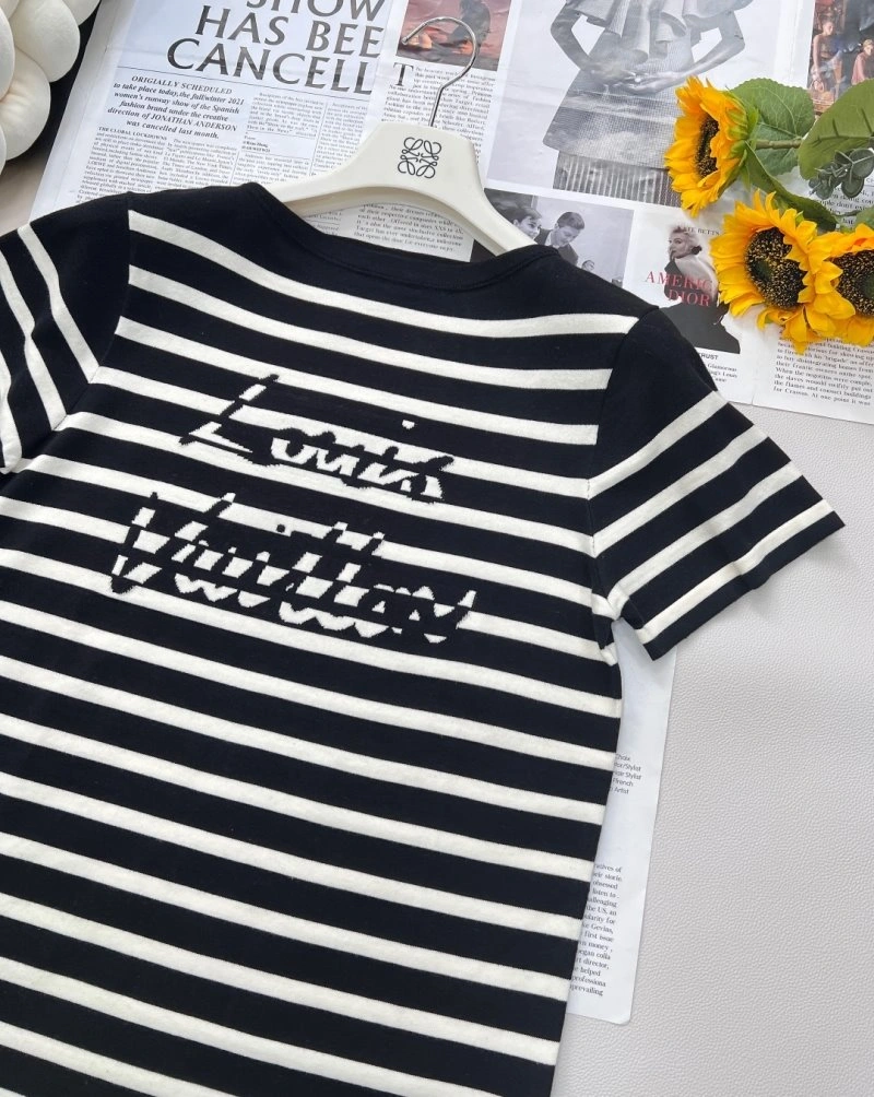 Accurate model Louis Vuitton T-Shirts
