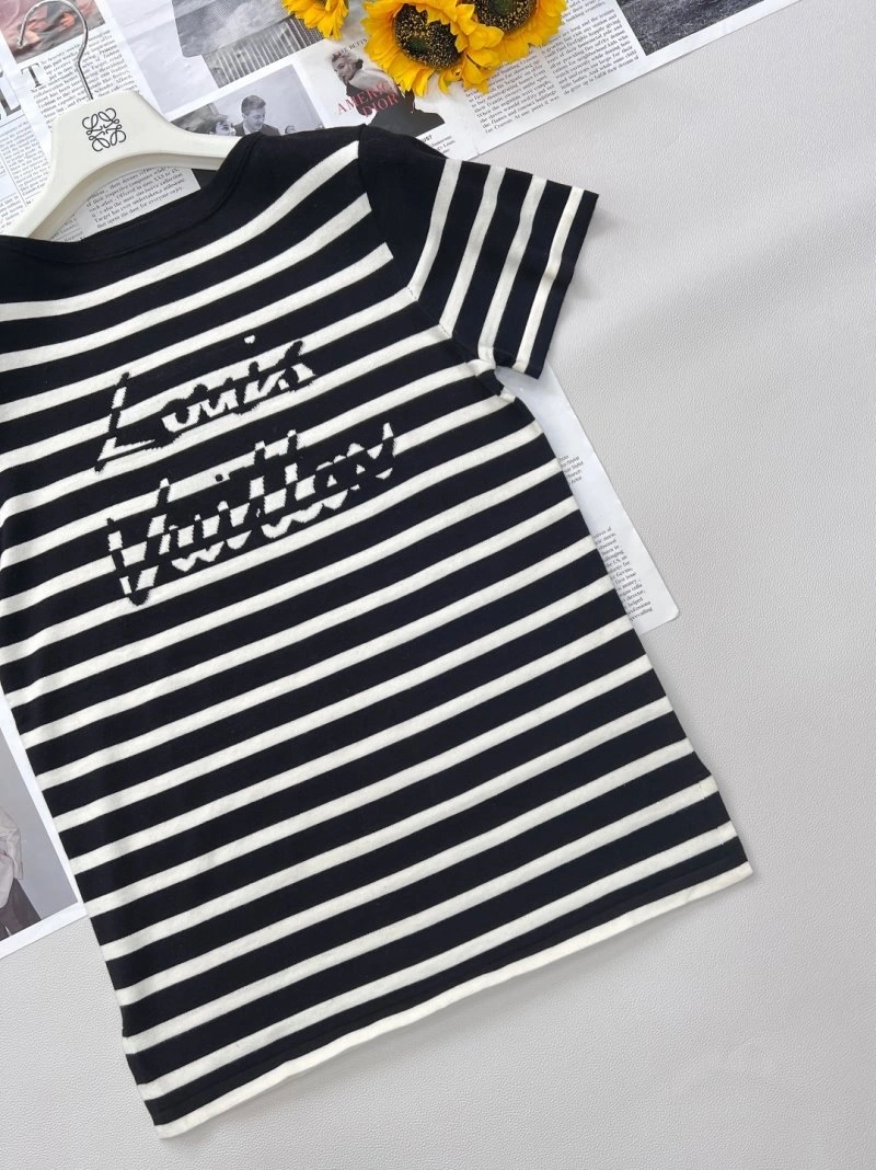 Accurate model Louis Vuitton T-Shirts