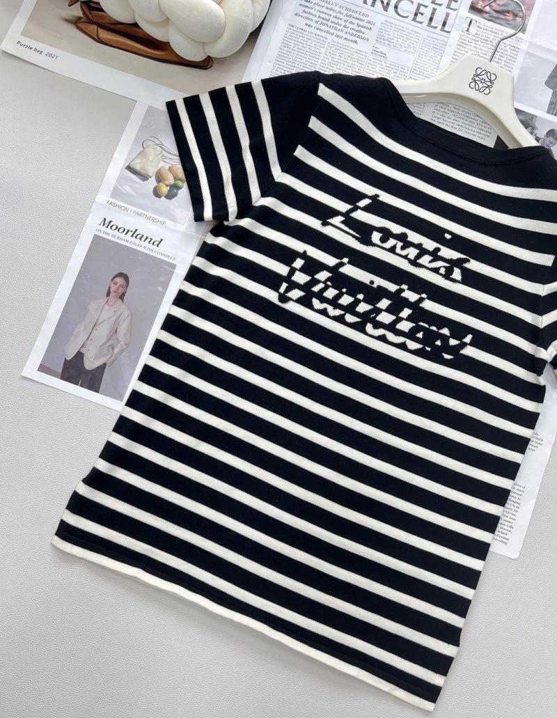 Accurate model Louis Vuitton T-Shirts