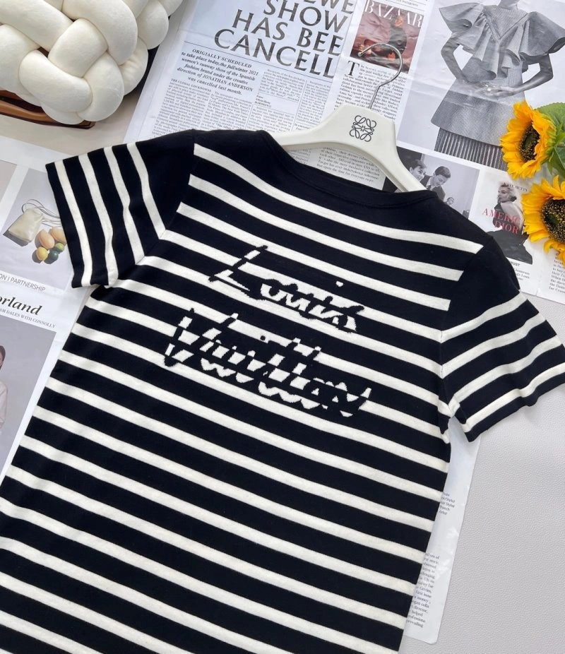 Accurate model Louis Vuitton T-Shirts