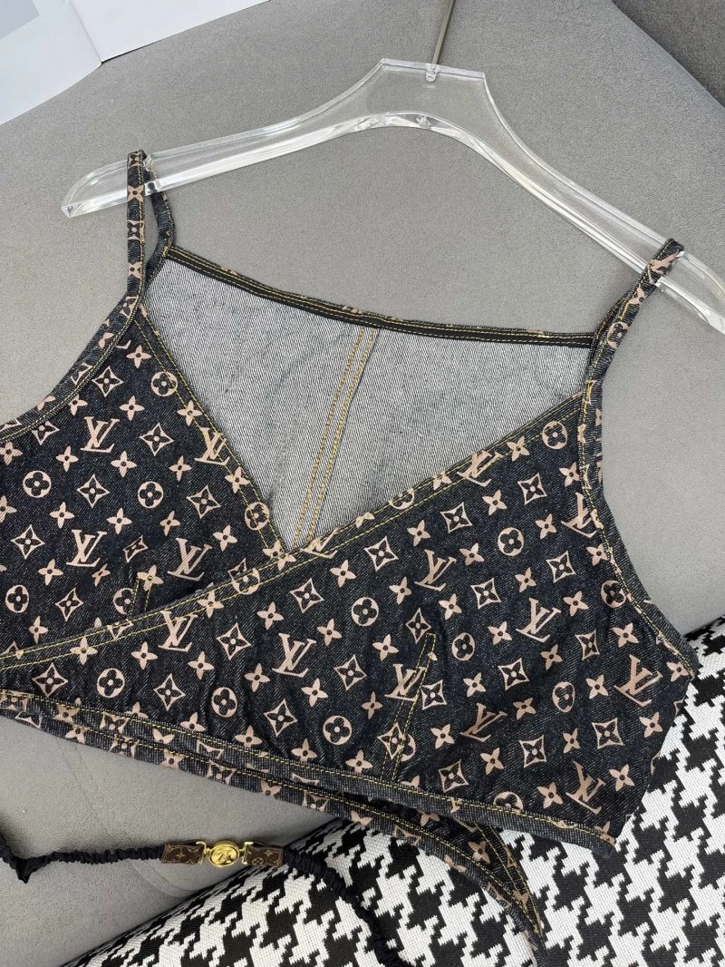 Accurate model Louis Vuitton T-Shirts
