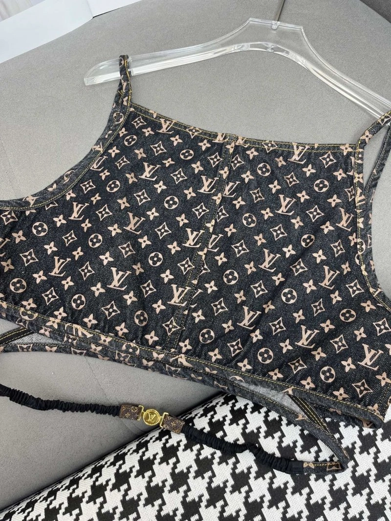 Accurate model Louis Vuitton T-Shirts