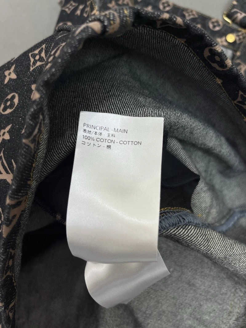 Accurate model Louis Vuitton T-Shirts