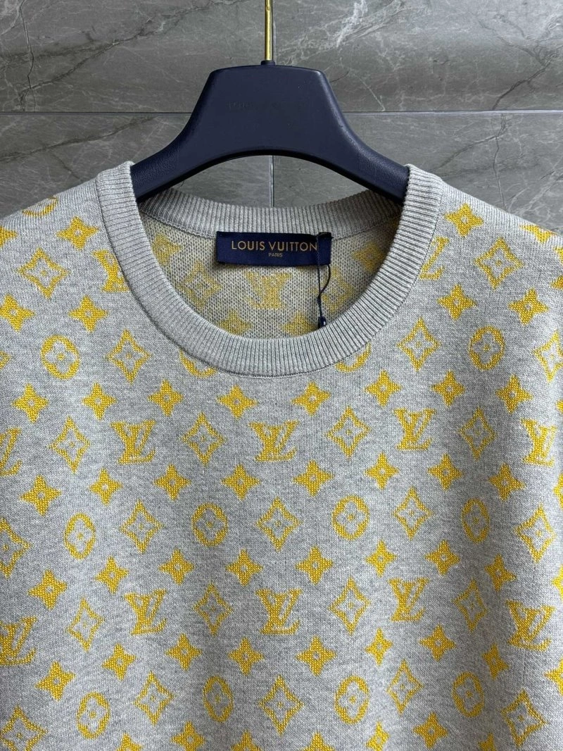 Accurate model Louis Vuitton T-Shirts