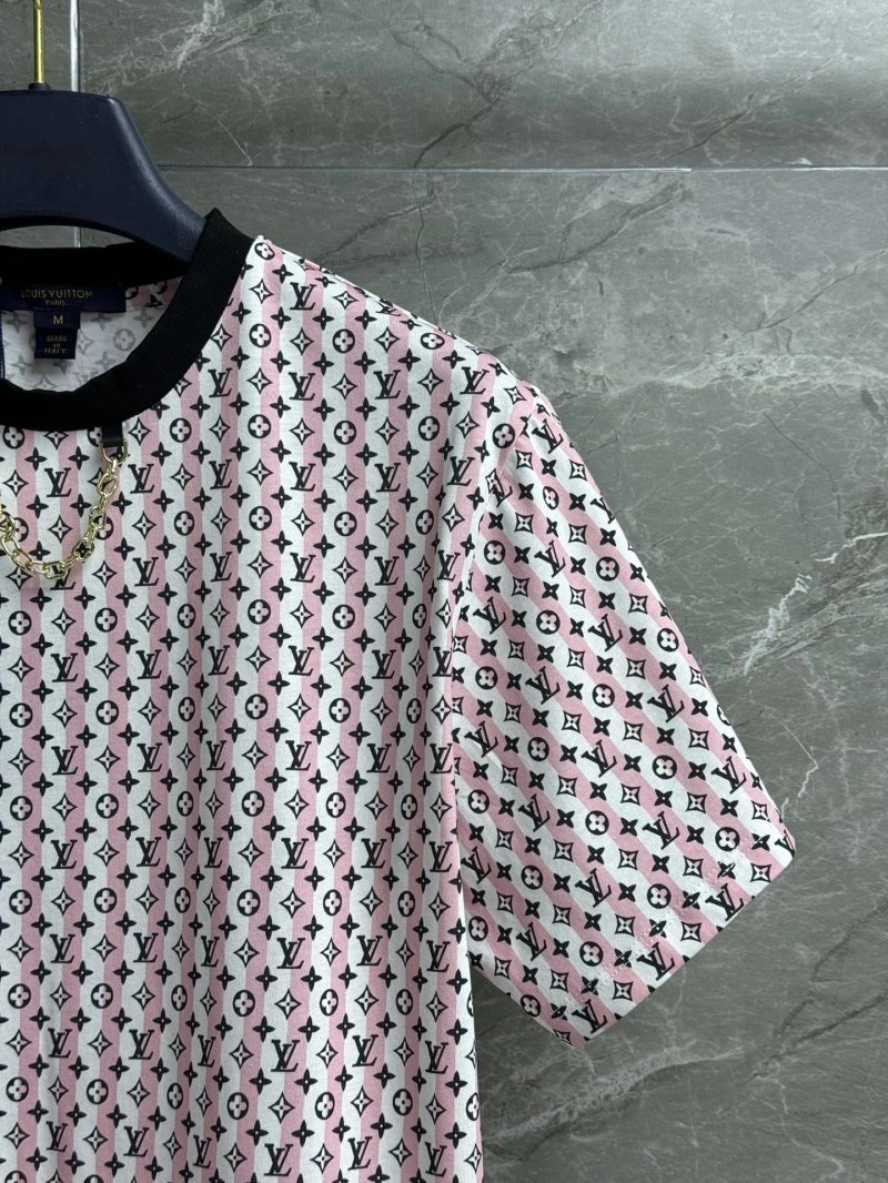 Exact replica Louis Vuitton T-Shirts