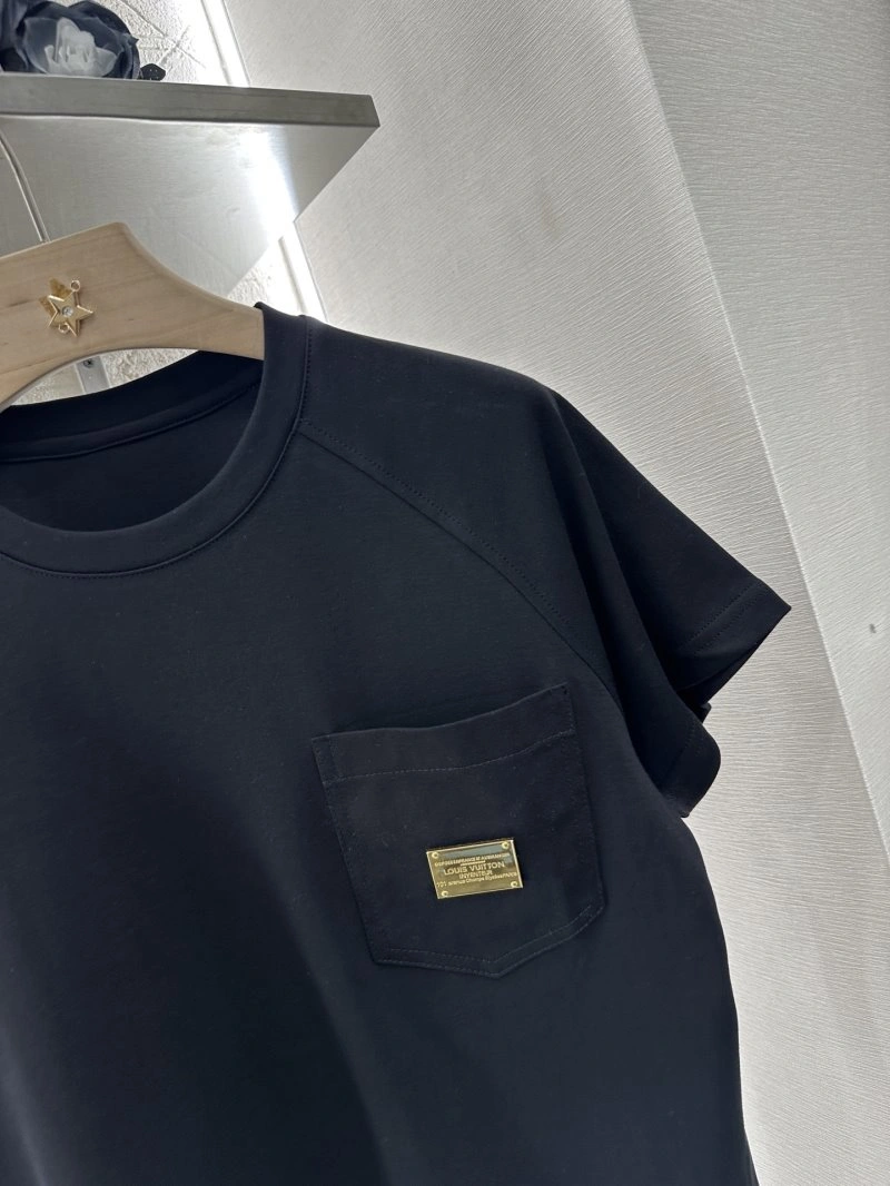 Accurate model Louis Vuitton T-Shirts