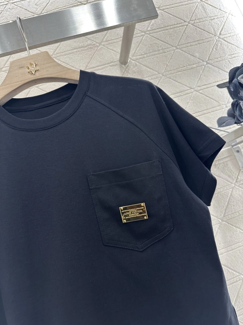Accurate model Louis Vuitton T-Shirts