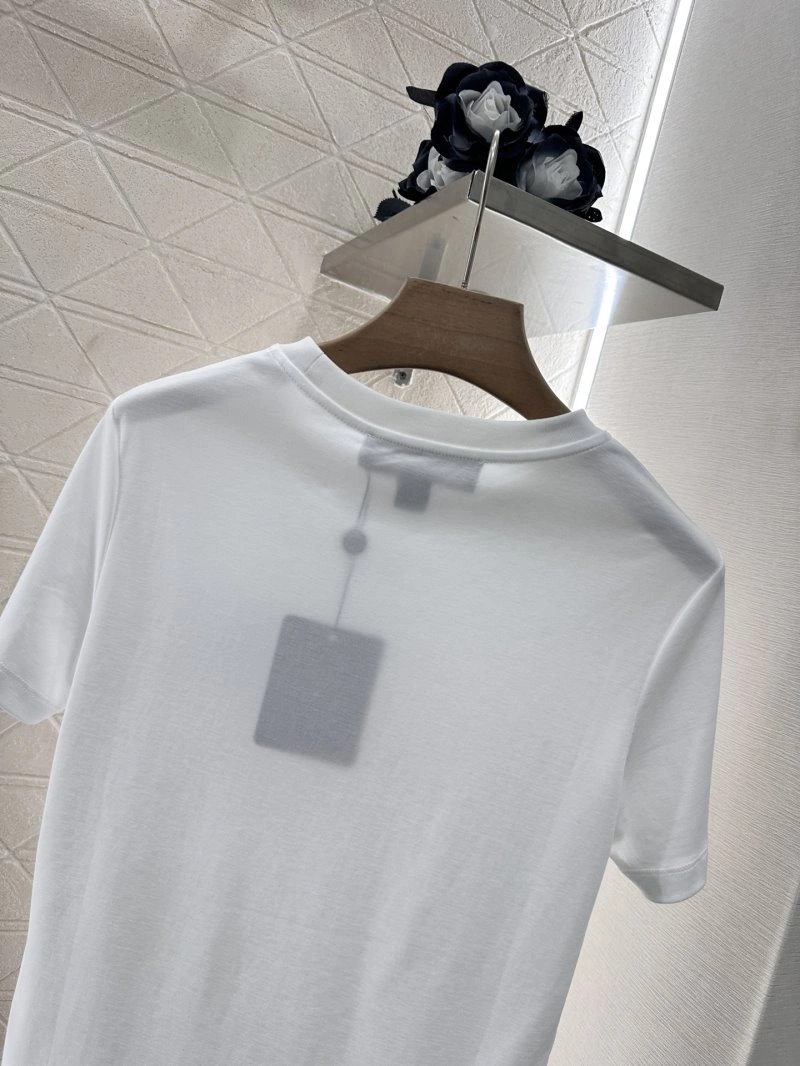 Indistinguishable Louis Vuitton T-Shirts