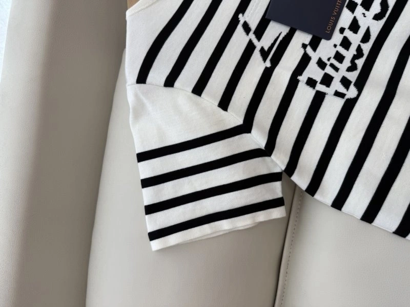 Precise copy Louis Vuitton T-Shirts