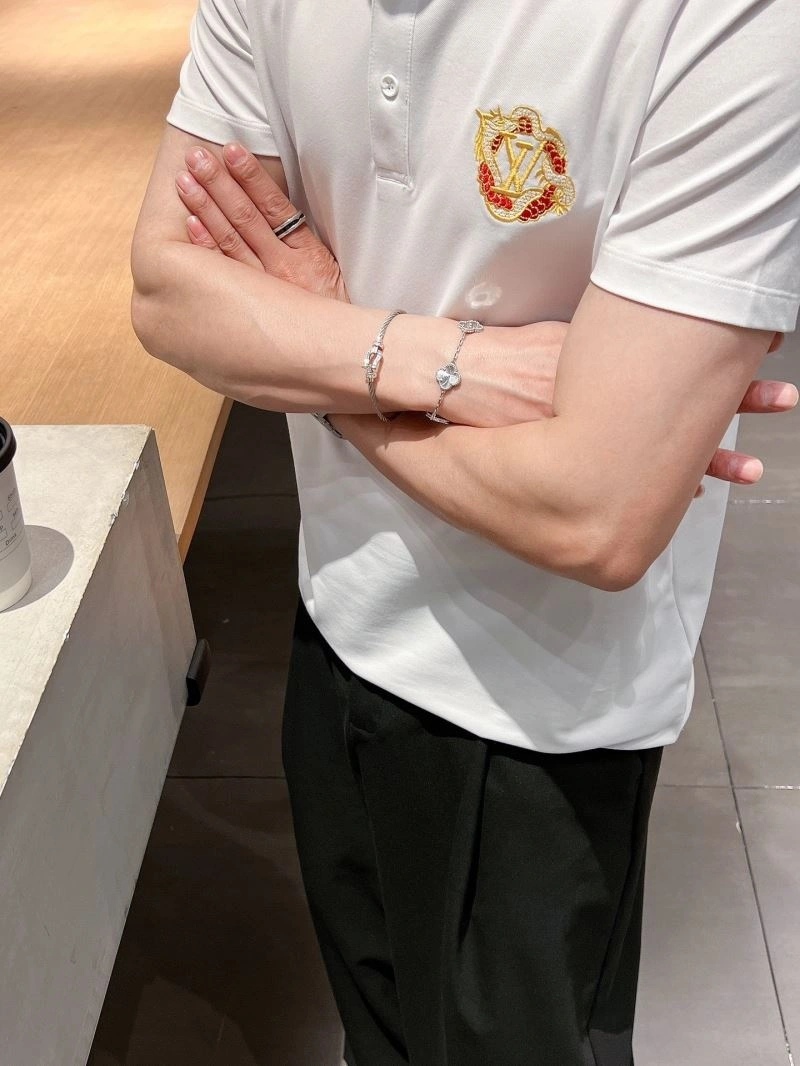 Exact replica Louis Vuitton T-Shirts