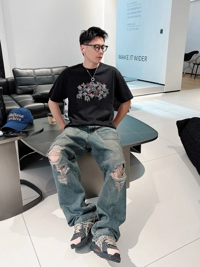 Accurate model Louis Vuitton T-Shirts