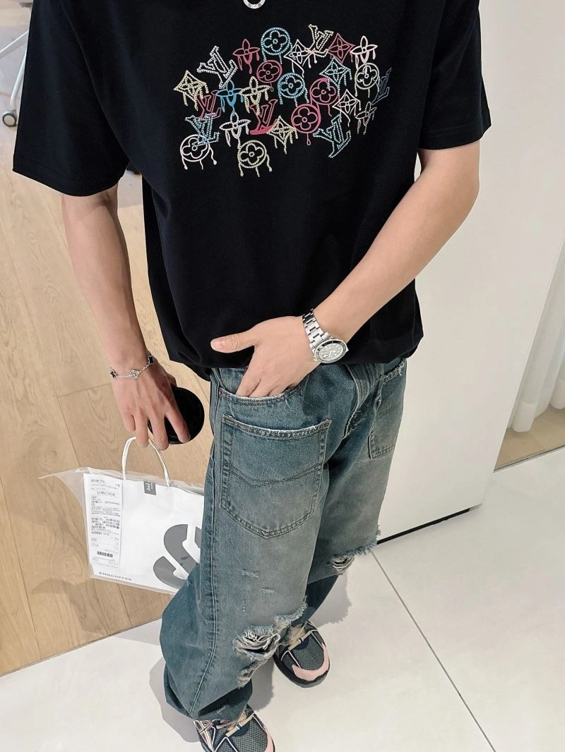 Accurate model Louis Vuitton T-Shirts