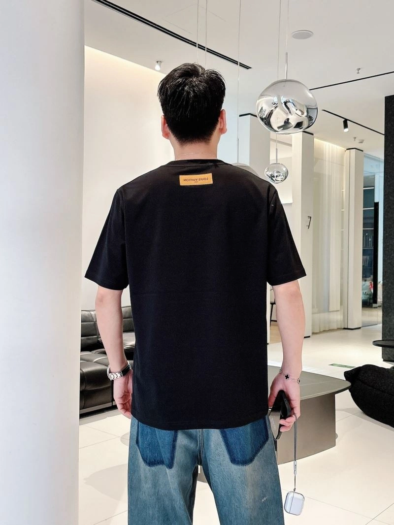 Accurate model Louis Vuitton T-Shirts