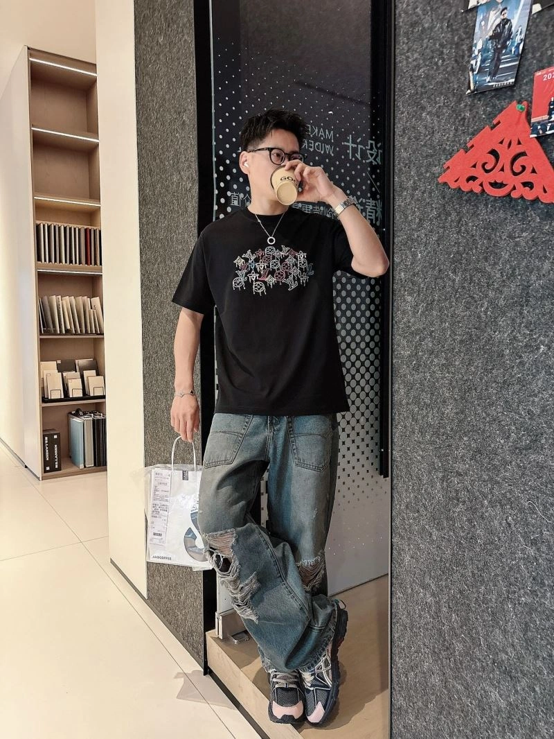 Accurate model Louis Vuitton T-Shirts