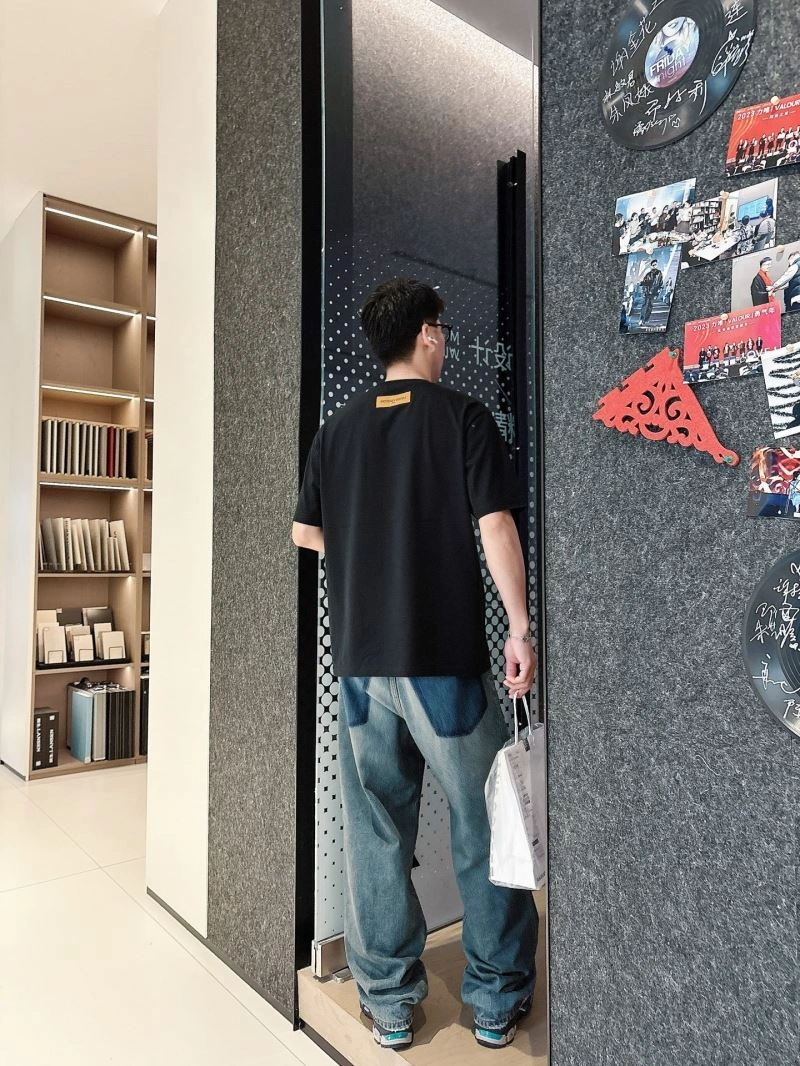 Accurate model Louis Vuitton T-Shirts