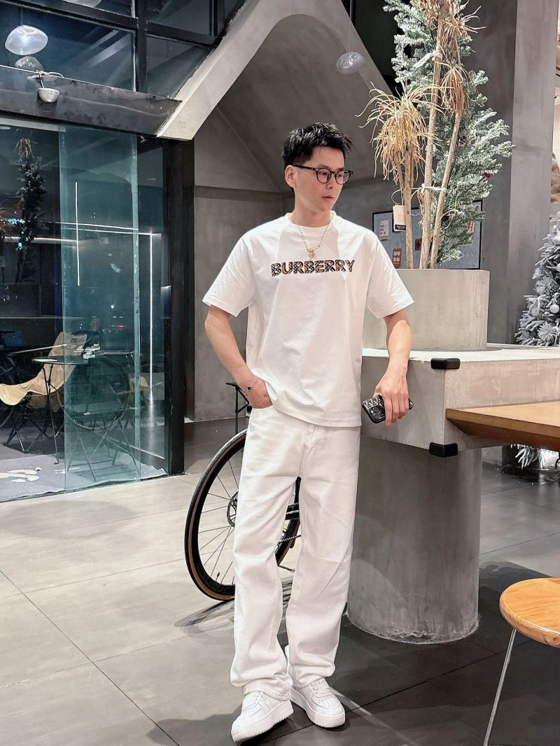 Indistinguishable Louis Vuitton T-Shirts