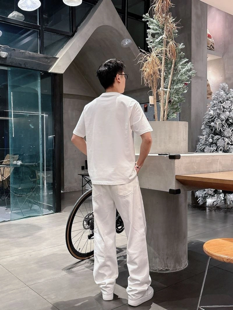 Indistinguishable Louis Vuitton T-Shirts