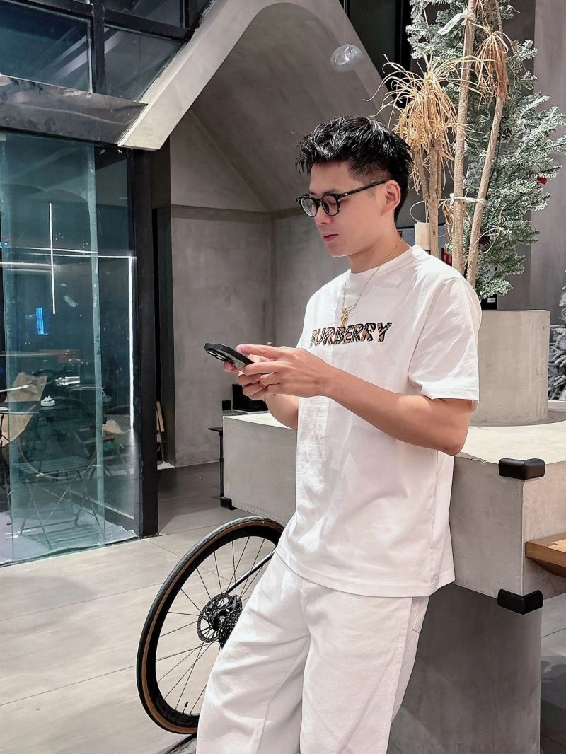 Indistinguishable Louis Vuitton T-Shirts