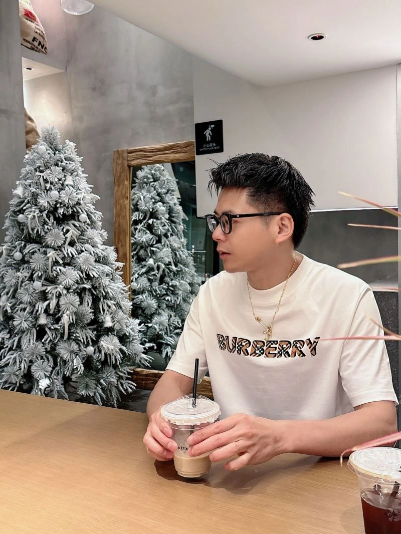 Indistinguishable Louis Vuitton T-Shirts