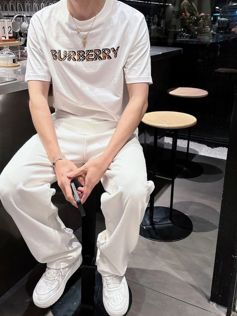 Indistinguishable Louis Vuitton T-Shirts