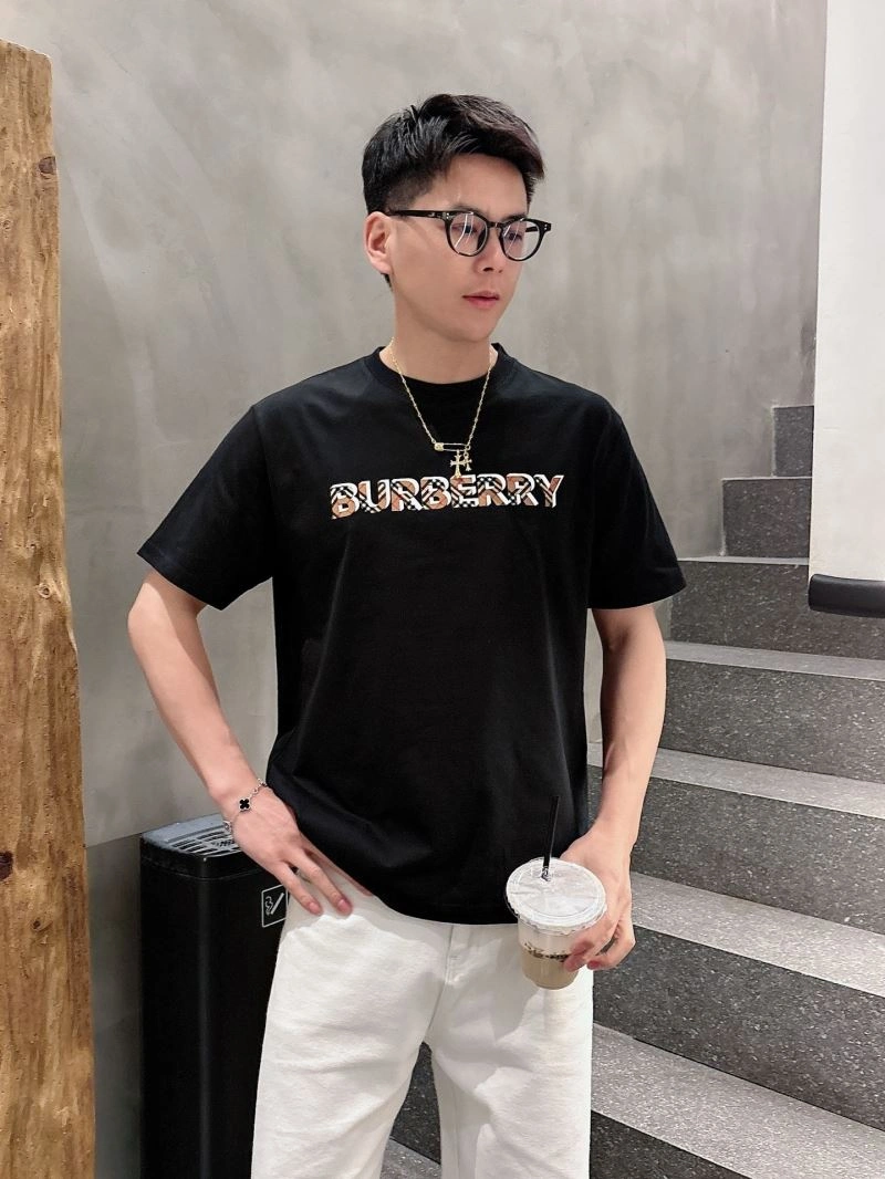 Accurate model Louis Vuitton T-Shirts