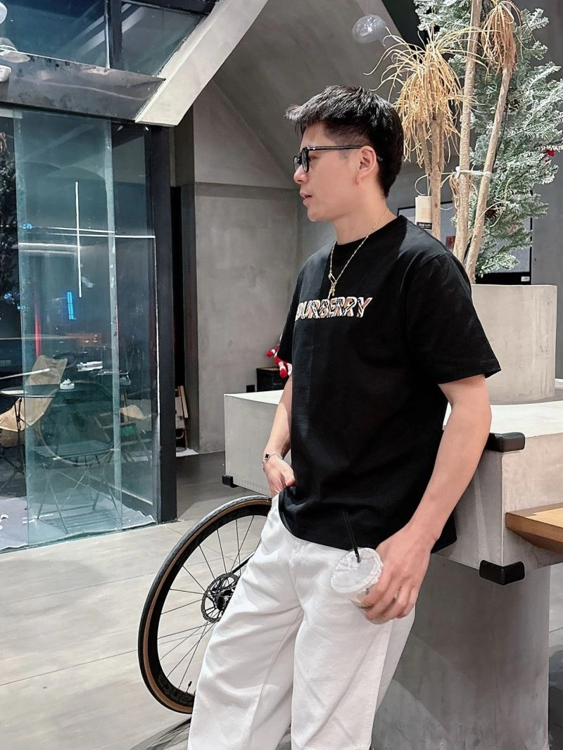 Accurate model Louis Vuitton T-Shirts