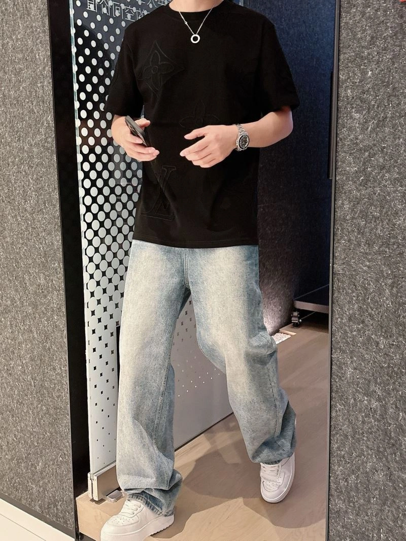 Accurate model Louis Vuitton T-Shirts