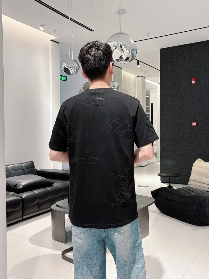 Accurate model Louis Vuitton T-Shirts