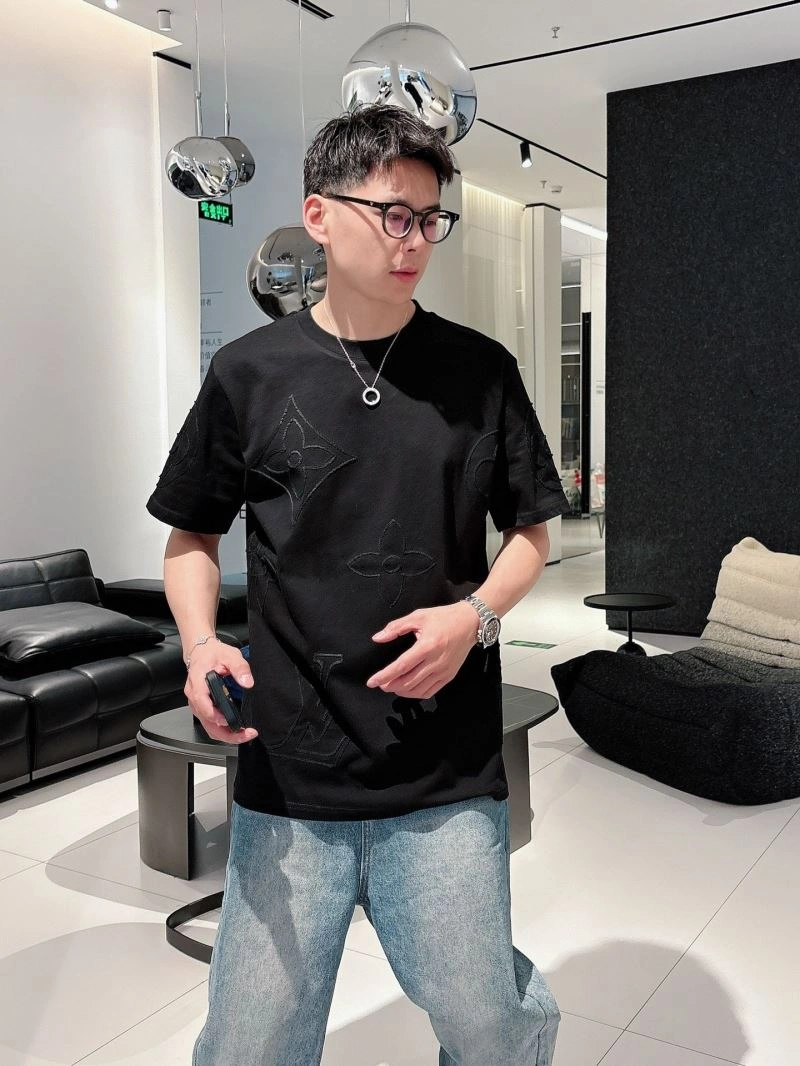 Accurate model Louis Vuitton T-Shirts