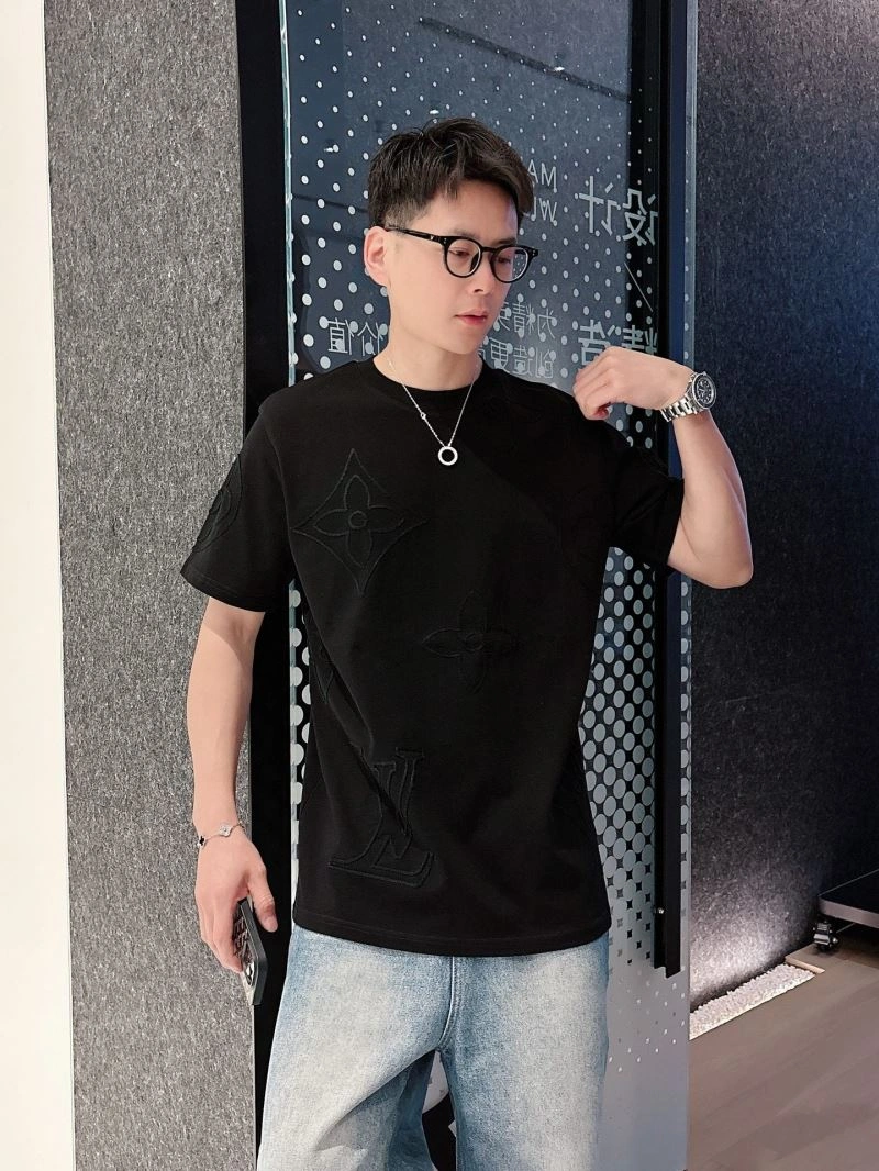 Accurate model Louis Vuitton T-Shirts