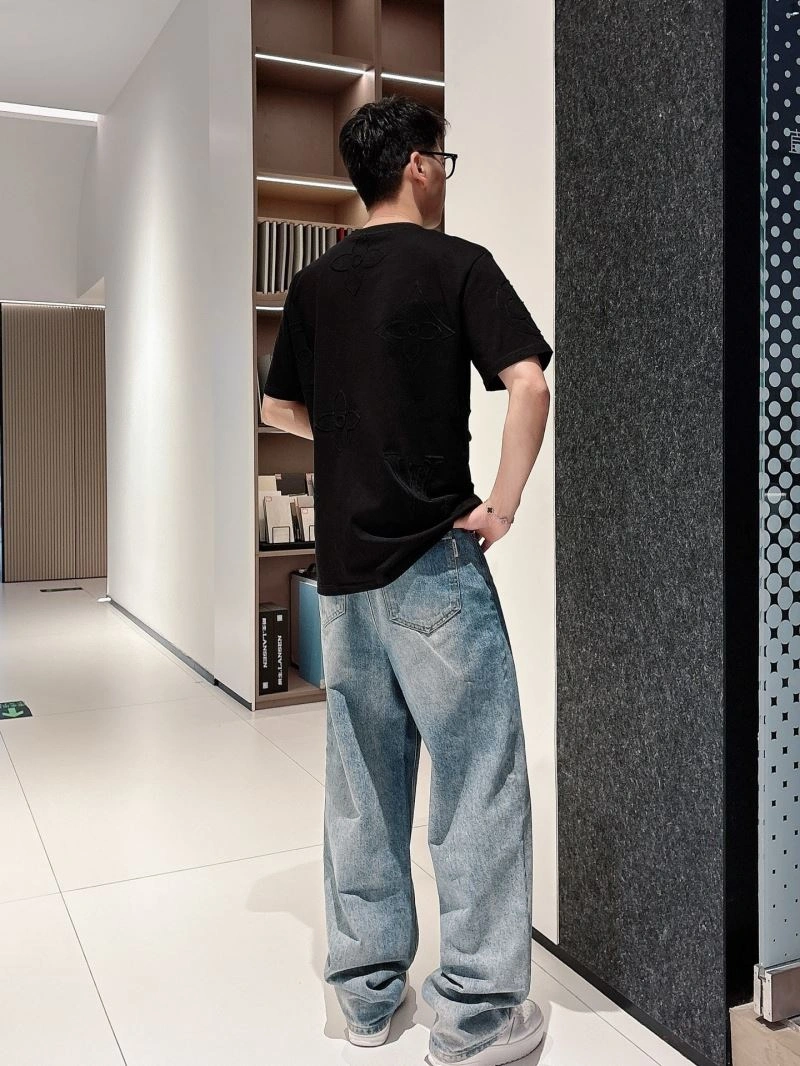 Accurate model Louis Vuitton T-Shirts