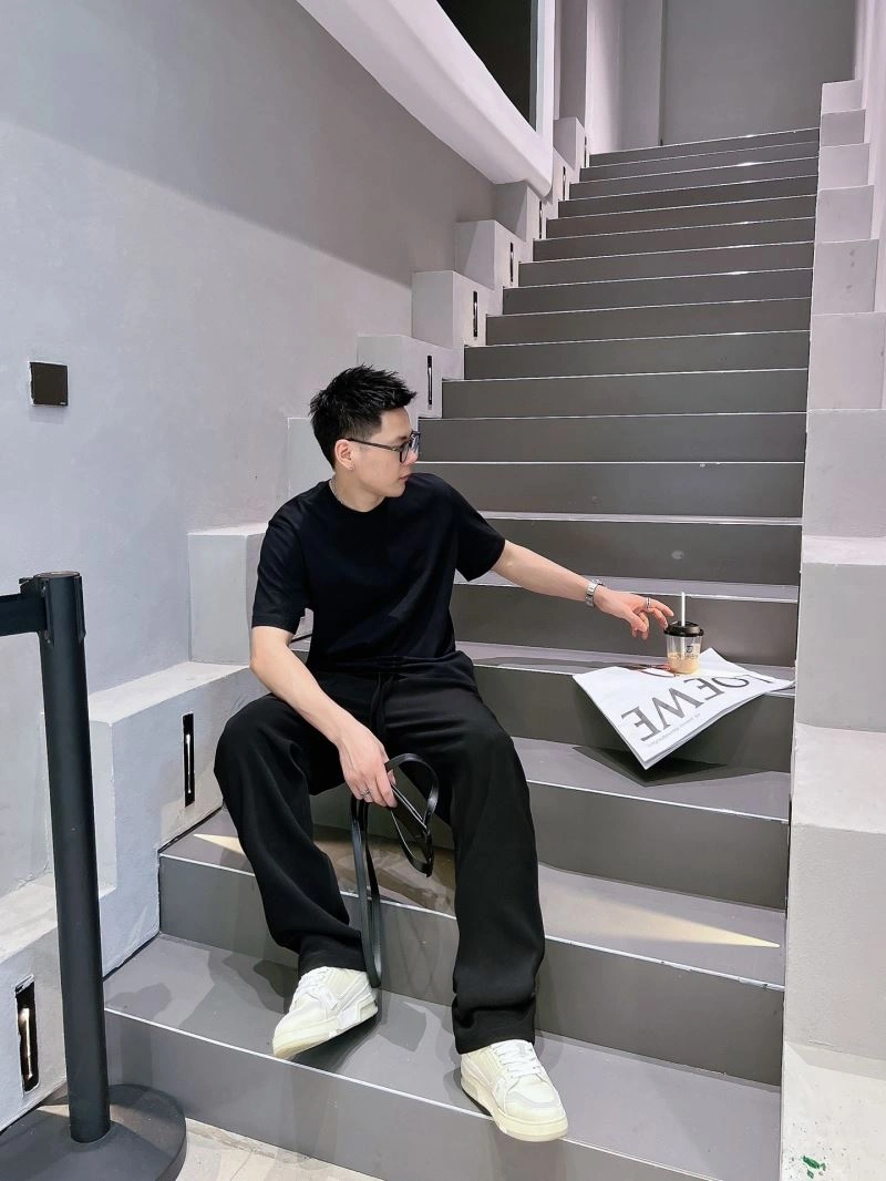 Accurate model Louis Vuitton T-Shirts