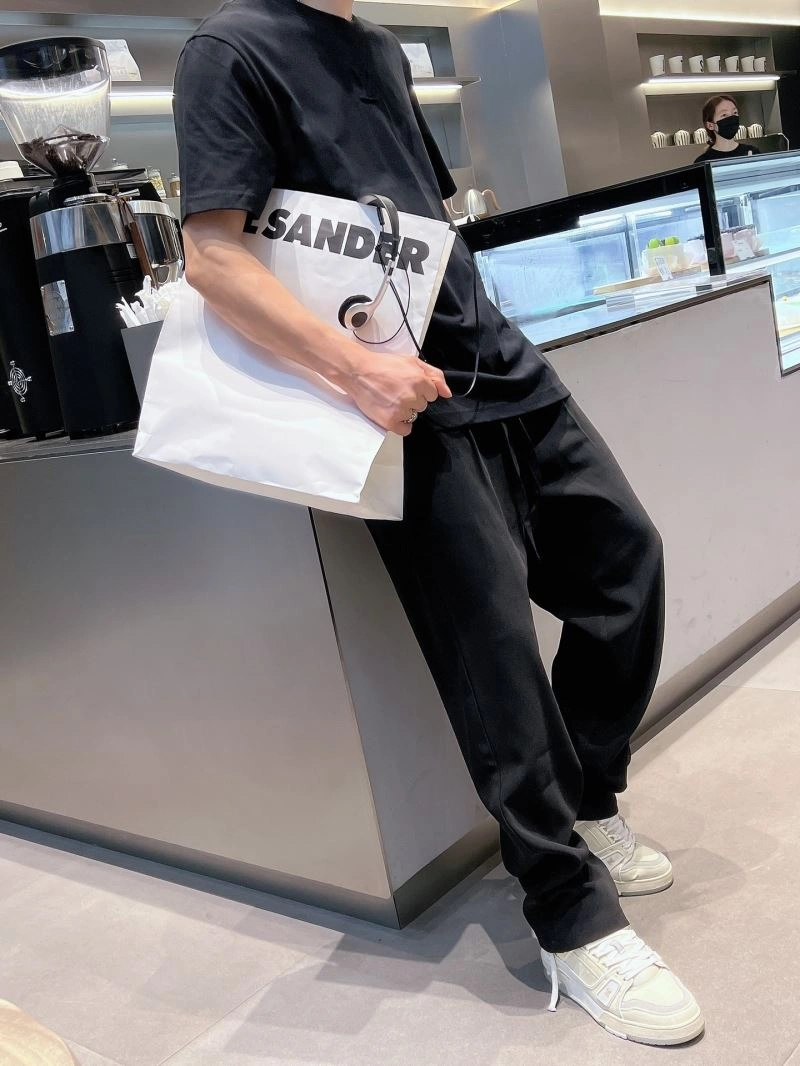 Accurate model Louis Vuitton T-Shirts