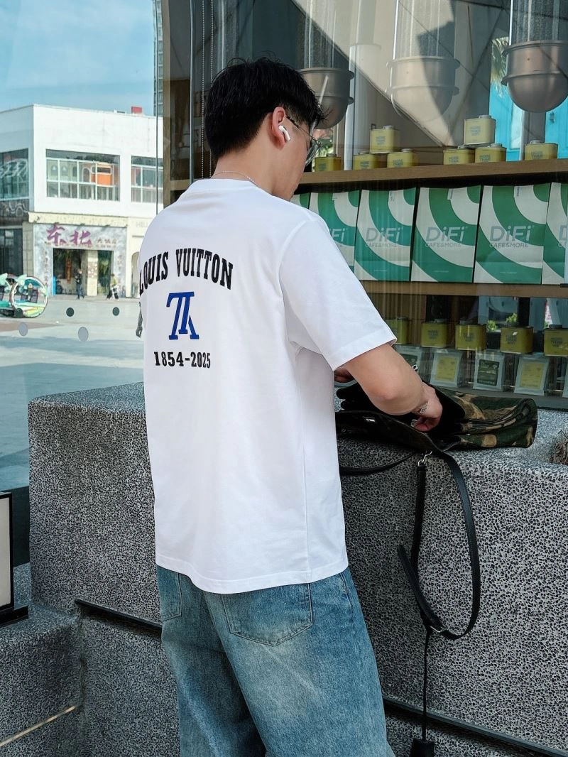 Exact replica Louis Vuitton T-Shirts