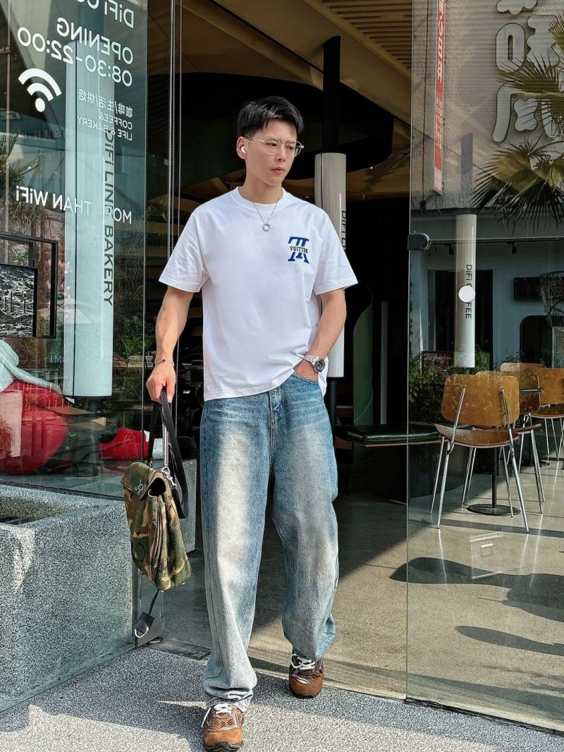 Exact replica Louis Vuitton T-Shirts