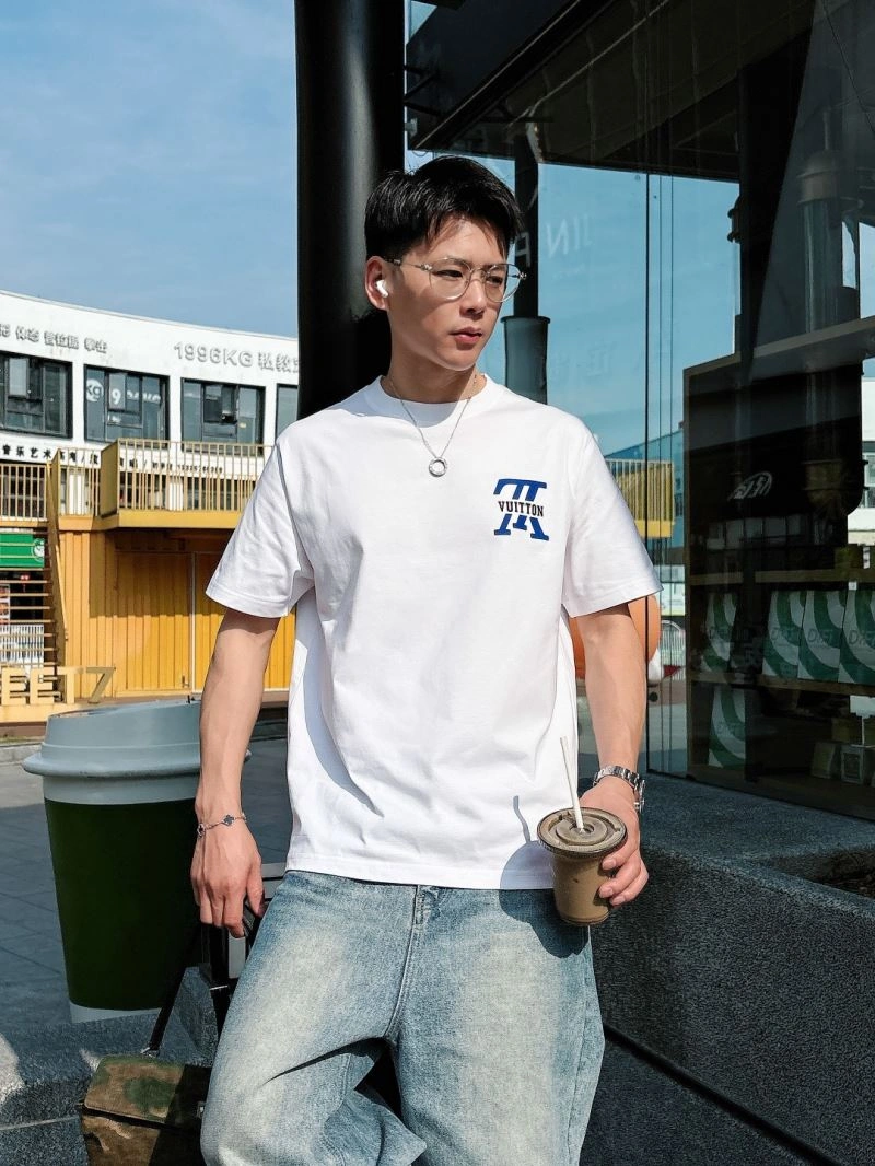 Exact replica Louis Vuitton T-Shirts