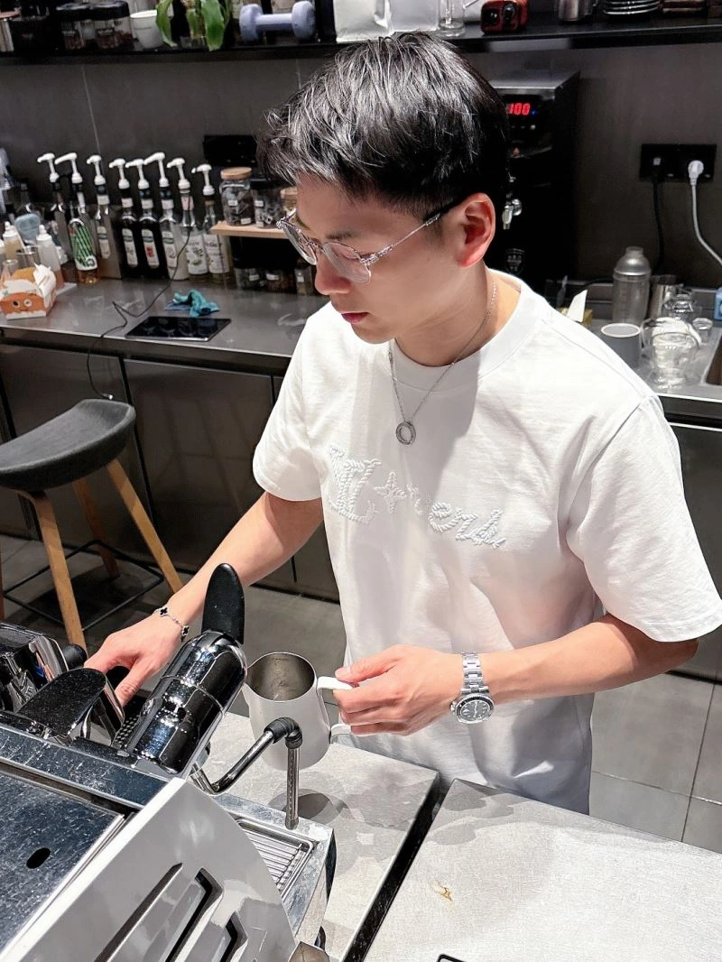 Factory-made Louis Vuitton T-Shirts