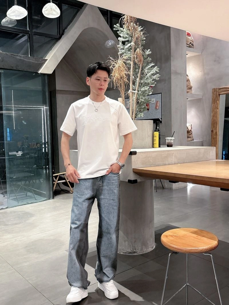 Factory-made Louis Vuitton T-Shirts