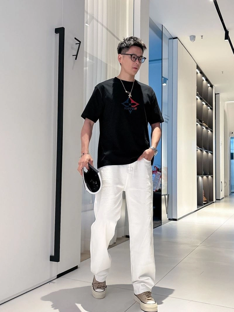 Exact replica Louis Vuitton T-Shirts
